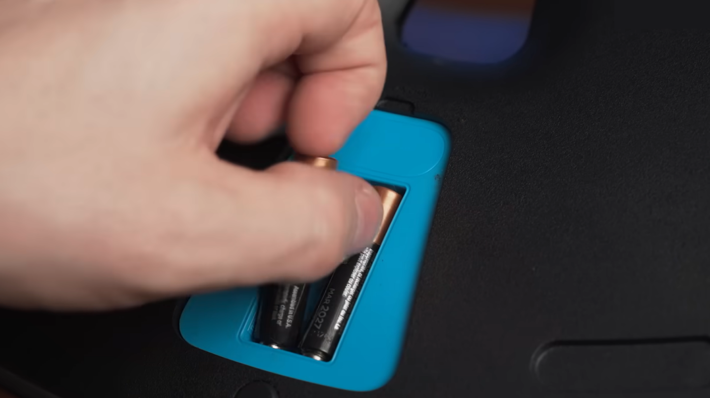 How to Clean a Keyboard Without Ruining It - Eneba